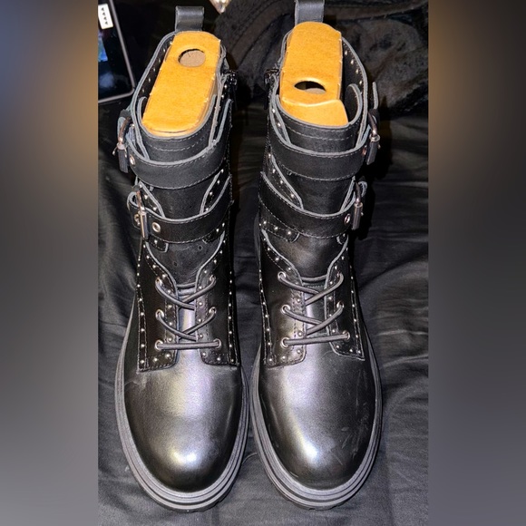 Chelsea & Violet | Shoes | Chelsea Violet Womens Rhea Studded Leather ...